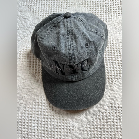dog daze | Accessories | Vintage Gray New York City Nyc Embroidered ...